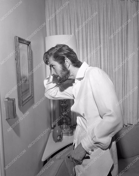 John Drew Barrymore Jr. at home 4b09-490 – ABCDVDVIDEO