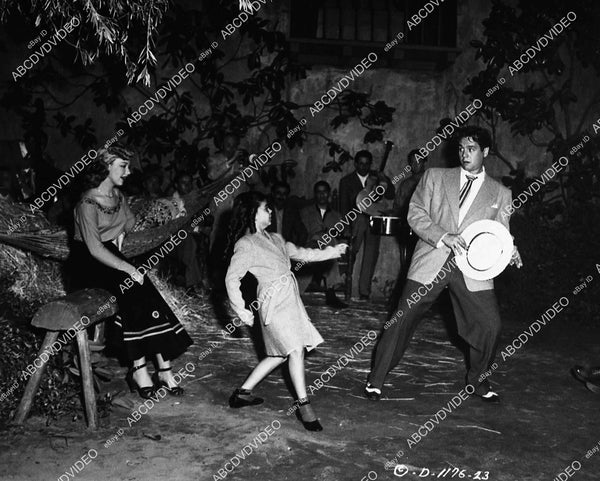 Desi Arnaz, Mary Hatcher film Holiday in Havana - 11029-010 – ABCDVDVIDEO