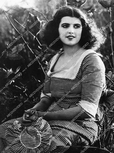 beautiful Virginia Rappe outdoors portrait 1103-013 – ABCDVDVIDEO