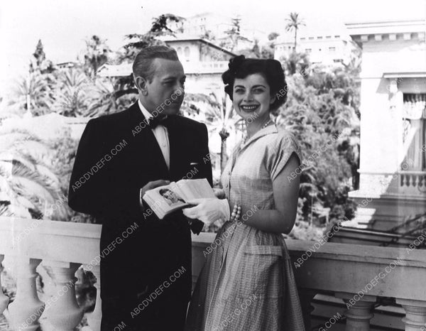 news photo Cindy Ames gets George Raft's autograph 475-05 – ABCDVDVIDEO