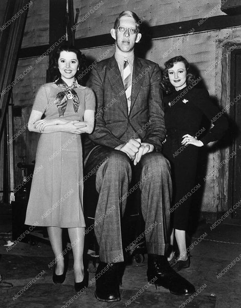 news photo circus worlds' tallest man 10346-30 – ABCDVDVIDEO