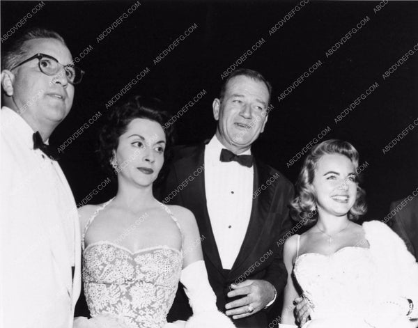 great candid phooto John Wayne Terry Moore 1390-27 – ABCDVDVIDEO