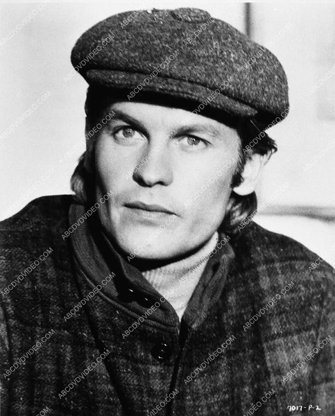 beautiful Elaine Riley painting some ostrich Easter Eggs 1595-12 ...