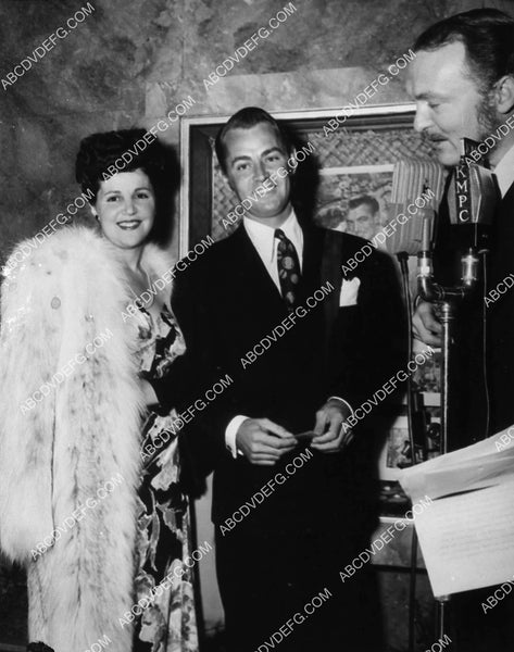 Alan Ladd and wife do 1952 KMPC radio broadcast 1813-26 – ABCDVDVIDEO