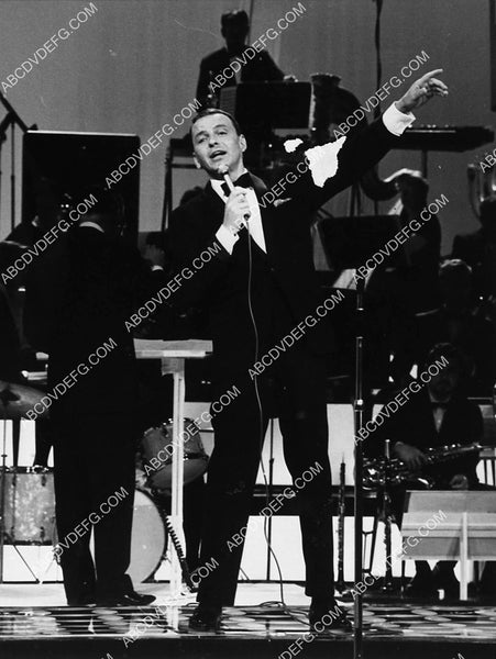 Frank Sinatra singing away 1904-24 – ABCDVDVIDEO