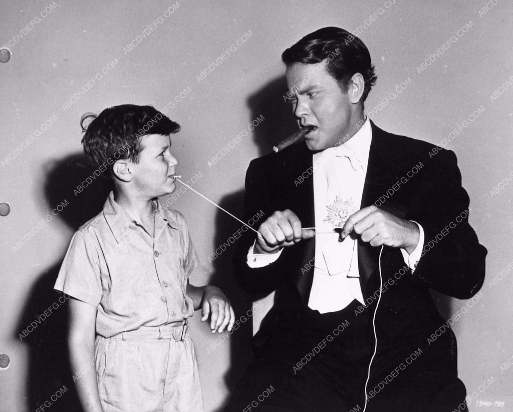 Orson Welles doing magic behind the scenes Follow the Boys 3573-24 ...