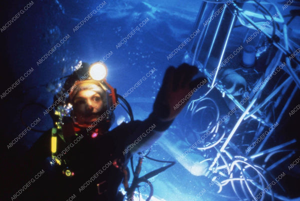 Mary Elizabeth Mastrantonio in deep sea diving scuba gear film The Aby ...