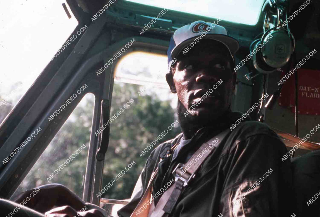 Danny Glover in the helicopter film Bat-21 35m-15462 – ABCDVDVIDEO