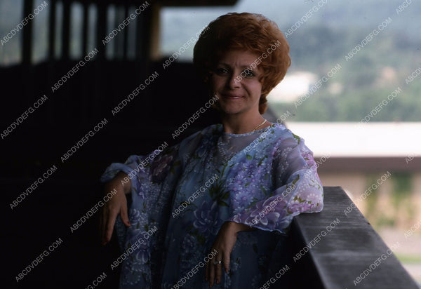 singer Brenda Lee outdoor photo shoot 35m-5862 – ABCDVDVIDEO