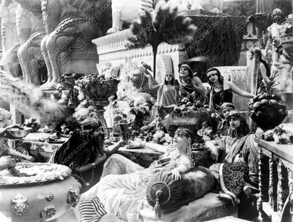set and cast cool shot original classic silent film Intolerance 3790-2 ...