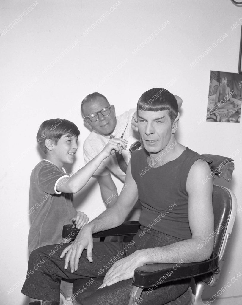 Leonard Nimoy in makeup chair for original Star Trek TV show 45bx05-13 ...