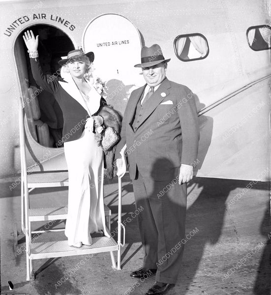 news photo Ben Piazza takes Mae West on her first airplane ride 45bx06 ...
