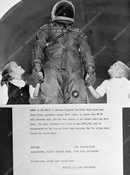 man models new NASA Mark IV full pressure suit flight test suit 4b09-3 ...