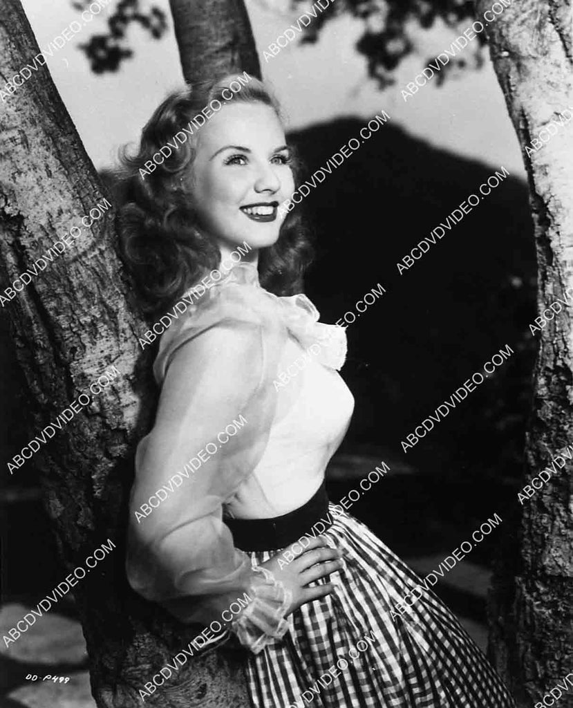 pretty Deanna Durbin outdoors portrait 7022-026 – ABCDVDVIDEO