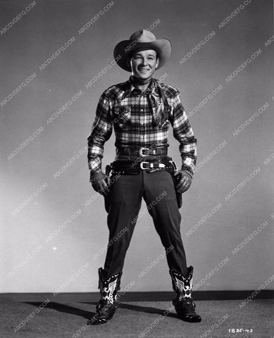 Roy Rogers posting full shot 7763a-08 – ABCDVDVIDEO
