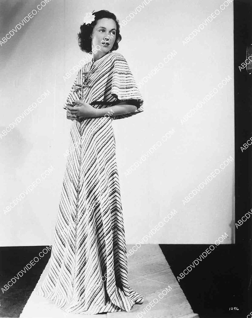 Maureen O'Sullivan fashion portrait 8245-4 – ABCDVDVIDEO