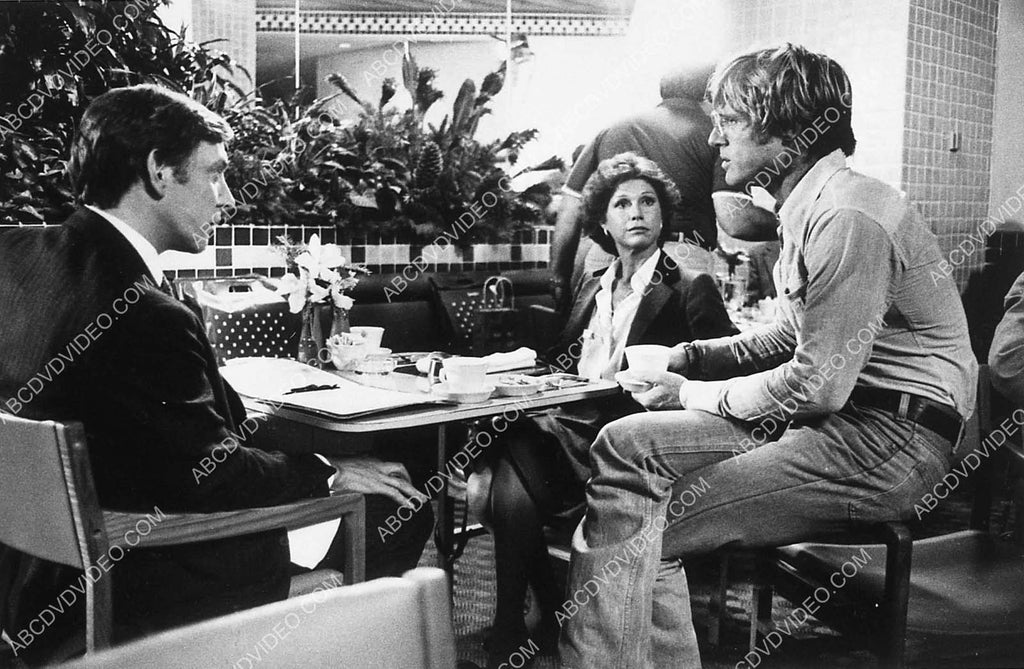 Mary Tyler Moore on set w Robert Redford film Ordinary People 8513-17 ...