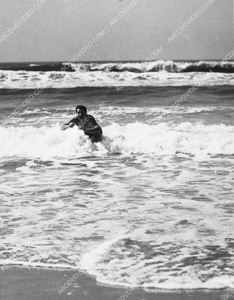 handsome Tom Neal spends a day at the beach 8628-17 – ABCDVDVIDEO