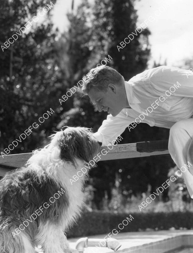 Nelson Eddy at home playing w his dog 8B11-758 – ABCDVDVIDEO