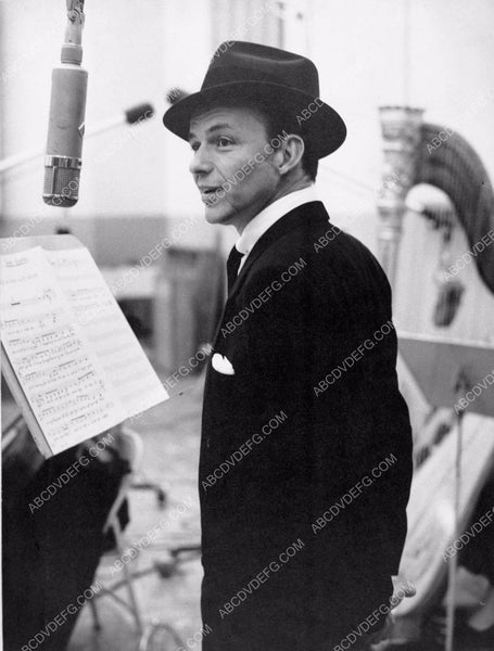 Frank Sinatra in the studio 8b4-850 – ABCDVDVIDEO