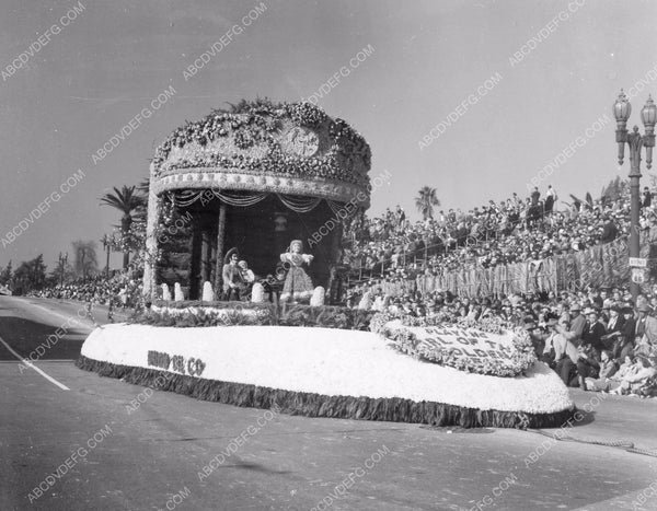 Pasadena Tourn of Roses Parade Girl of the Golden West float 8b6-730 ...