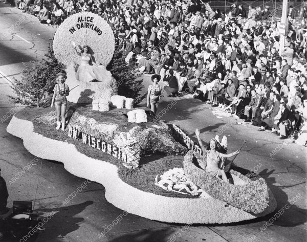 Pasadena Tourn of Roses Parade Wisconsin Alice in Dairyland float 8b6 ...