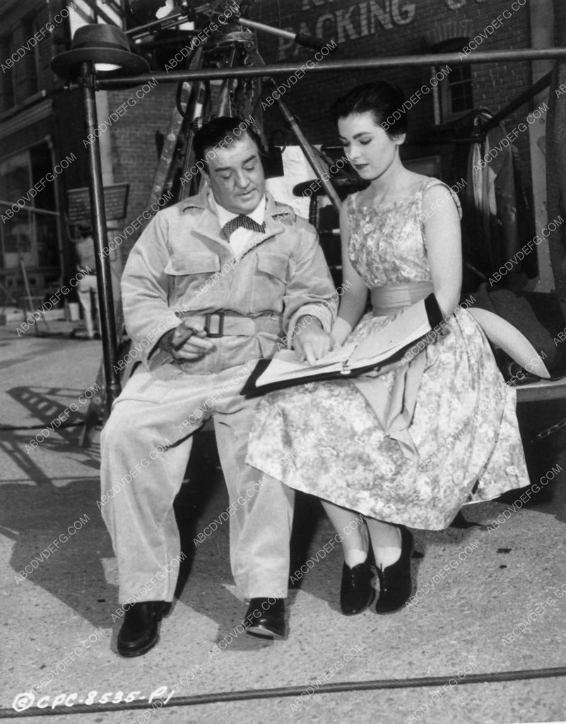 Lou Costello candid behind the scenes 9077-11 – ABCDVDVIDEO