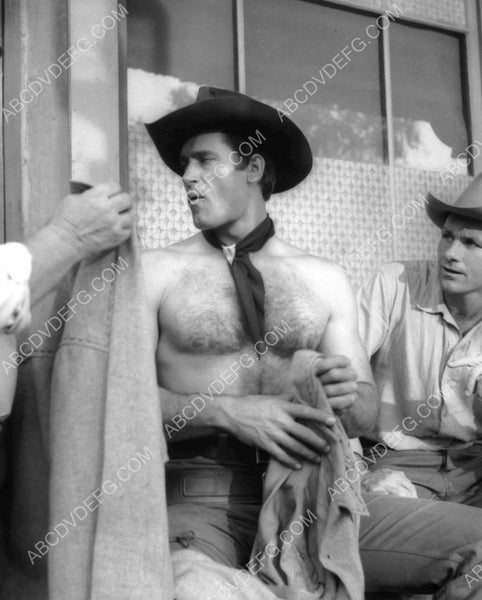 rugged and handsome Clint Walker behind the scenes 8b20-10749 – ABCDVDVIDEO