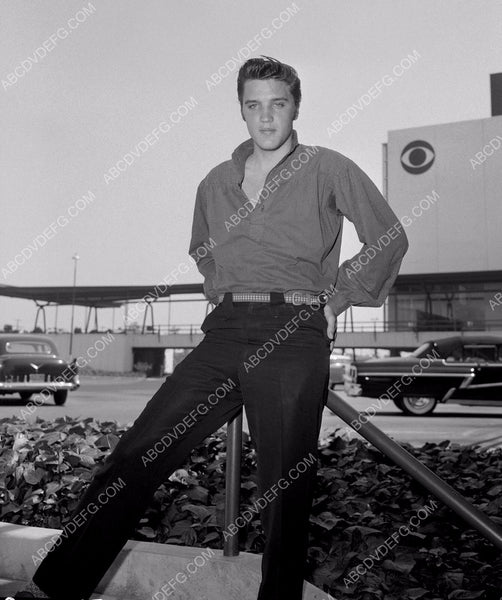 super cool Elvis Presley standing outside CBS Studios 8b20-14563 ...