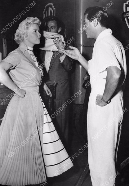 Doris Day on set Warner Brothers Studios 8b20-14657 – ABCDVDVIDEO