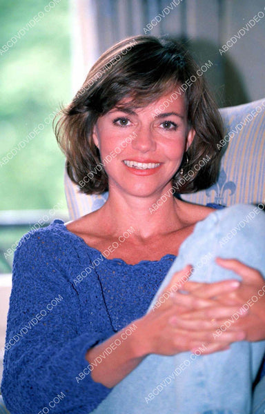 Sally Field for interview at home 8b20-19090 – ABCDVDVIDEO