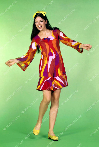 Angela Cartwright full length fashion portrait 8b20-2087 – ABCDVDVIDEO