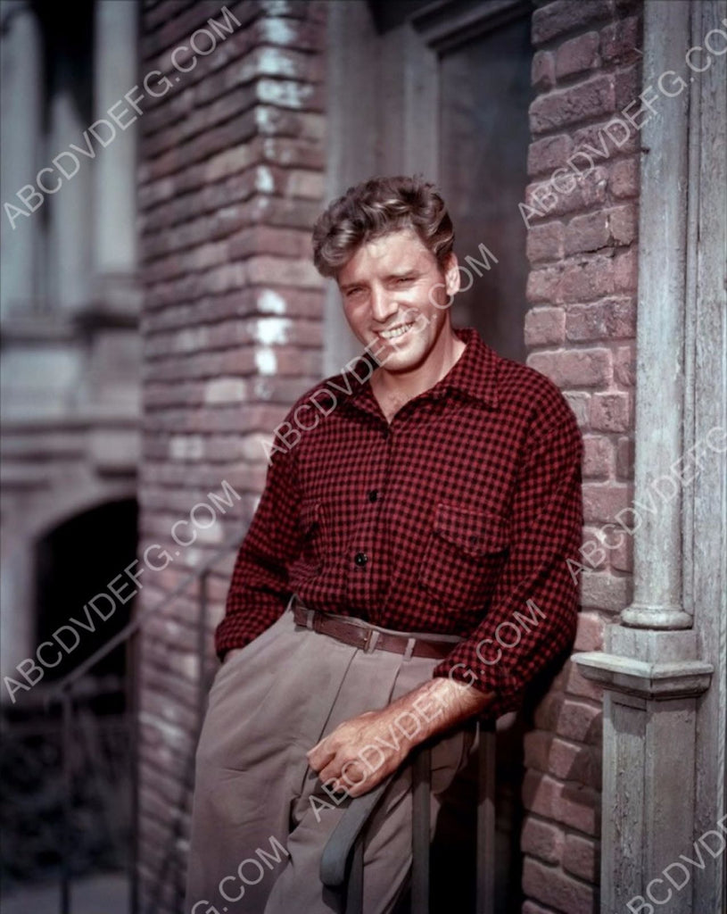 handsome Burt Lancaster outdoors in the sun 8b20-5564 – ABCDVDVIDEO