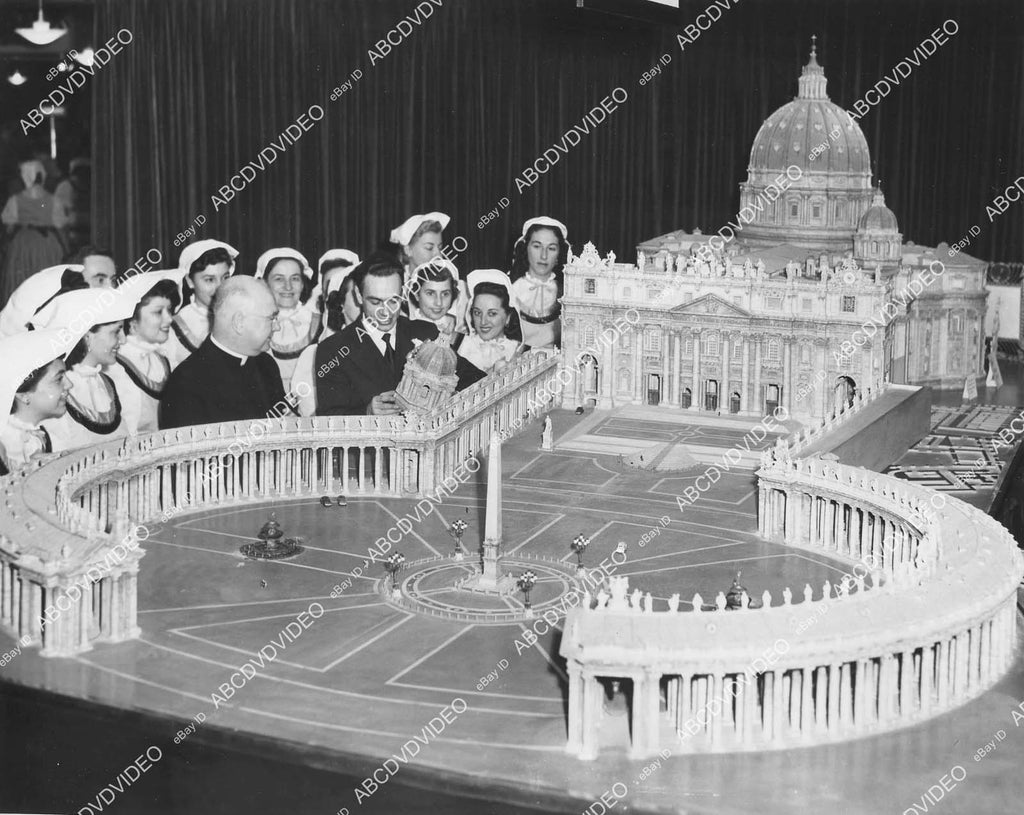 crp-027 1951 news photo miniature model St Peter's Church w Cardinal S ...