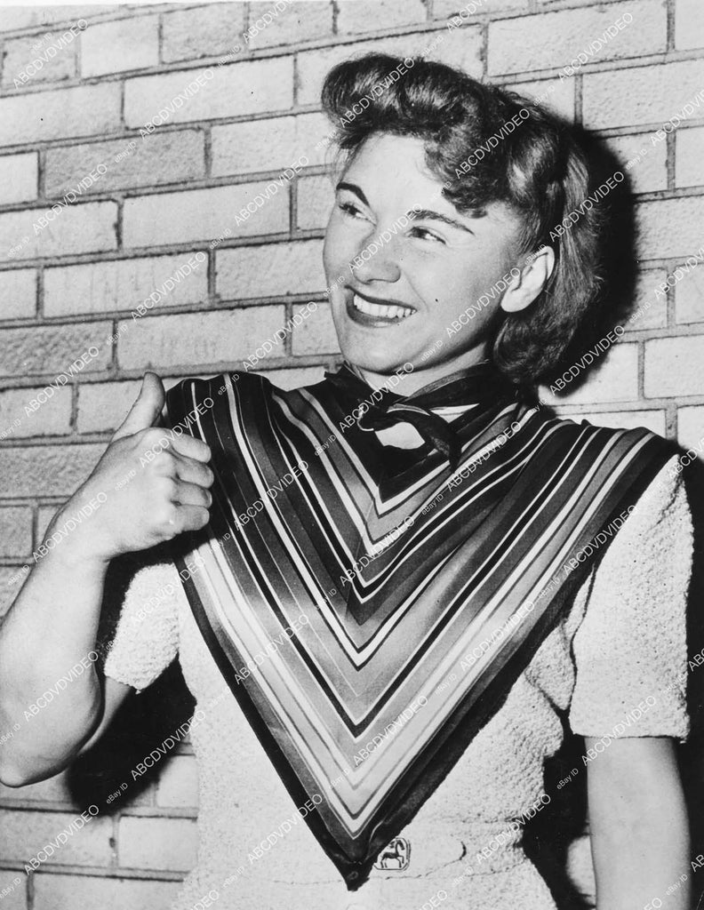 crp-11630 1941 news photo WWII fashion singer Hildegarde wears latest ...