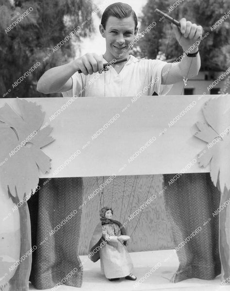 crp-11804 1930's George Murphy w his puppet marionettes at Palm Spring ...
