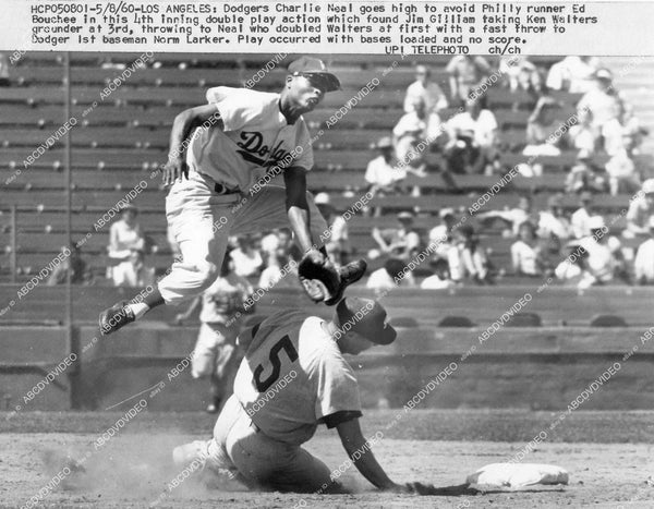 crp-12415 1960 news photo MLBaseball La Dodgers Charlie Neal vs Philli ...