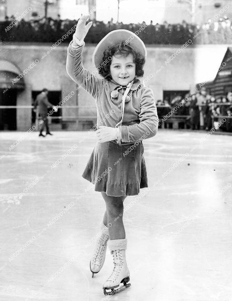 crp-13691 1938 child star 5 yo ice skater Babs Savage at Rockefeller C ...
