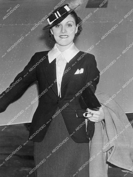 crp-14764 1936 Kay Griffith signs contarct w Paramount arrives in LA c ...