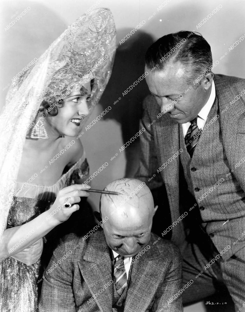 crp-17016 1928 Sylvia Beecher & director Nick Grinde draw on bald guys ...