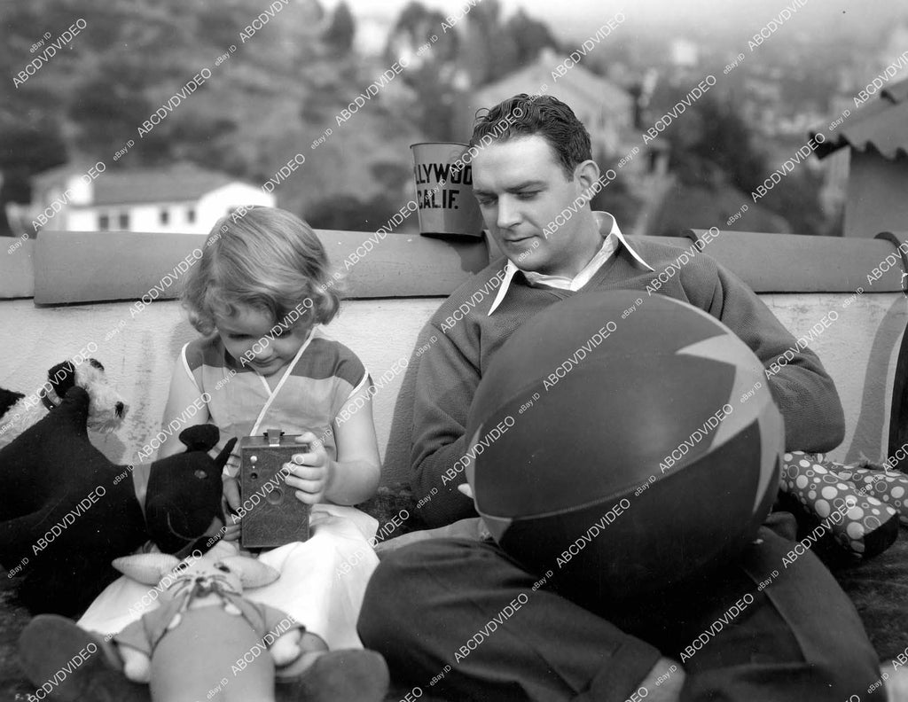 crp-18125 1933 William Gargan w cute little girl w Brownie camera unkn ...