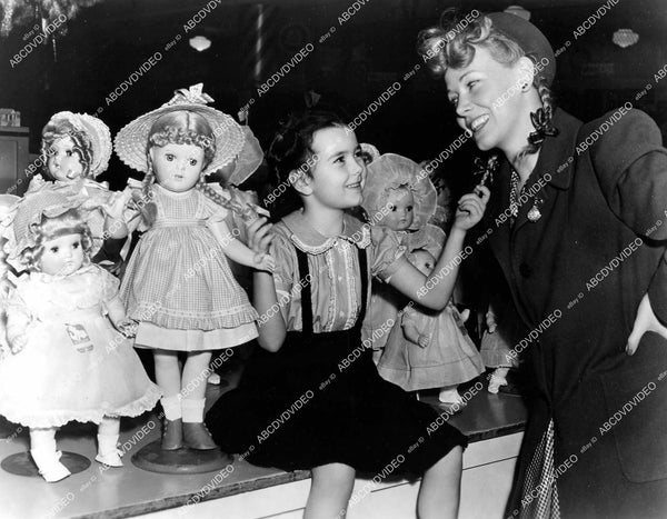 crp-18394 1941 Penny Singleton & daughter Dee Gee go Christmas shoppin ...