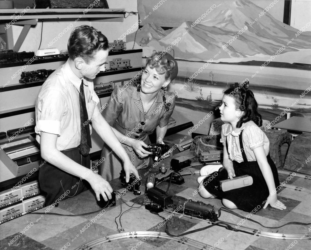 crp-18403 1941 Penny Singleton & daughter Dee Gee go Christmas shoppin ...