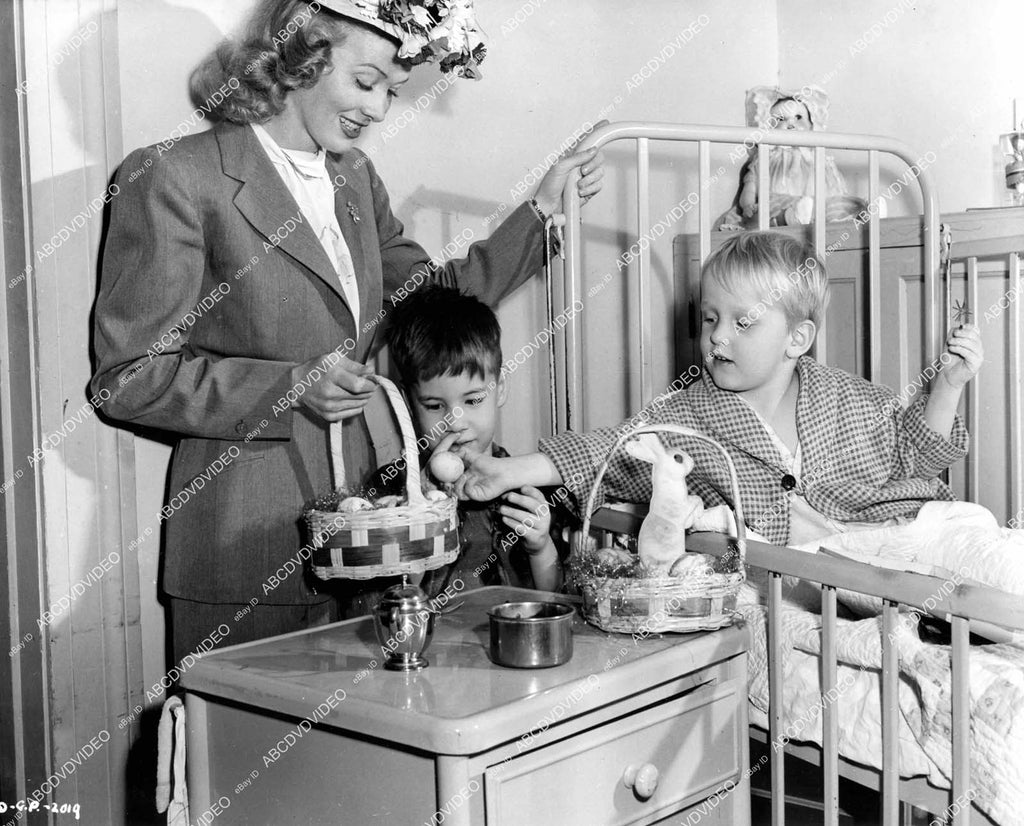 crp-18406 1941 Penny Singleton pays Easter Basket visit to Children's ...