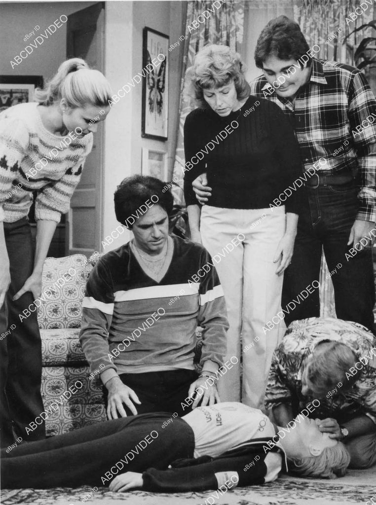 Crp 02287 1982 Priscilla Barnes Richard Kline Don Knotts W Cpr Dummy Abcdvdvideo