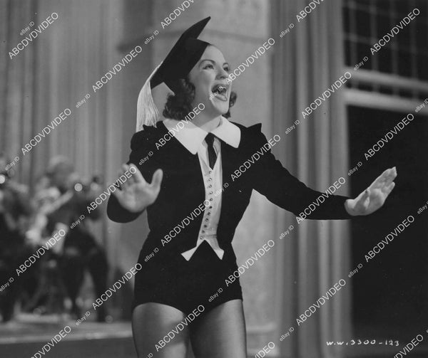 crp-03486 1940's music singer Ella Logan in cap and gown number unknow ...