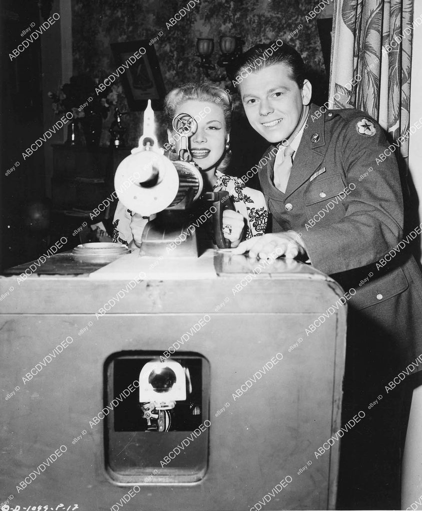crp-03554 1944 Jane Frazee, Jimmy Lloyd at toy machine gun arcade game ...