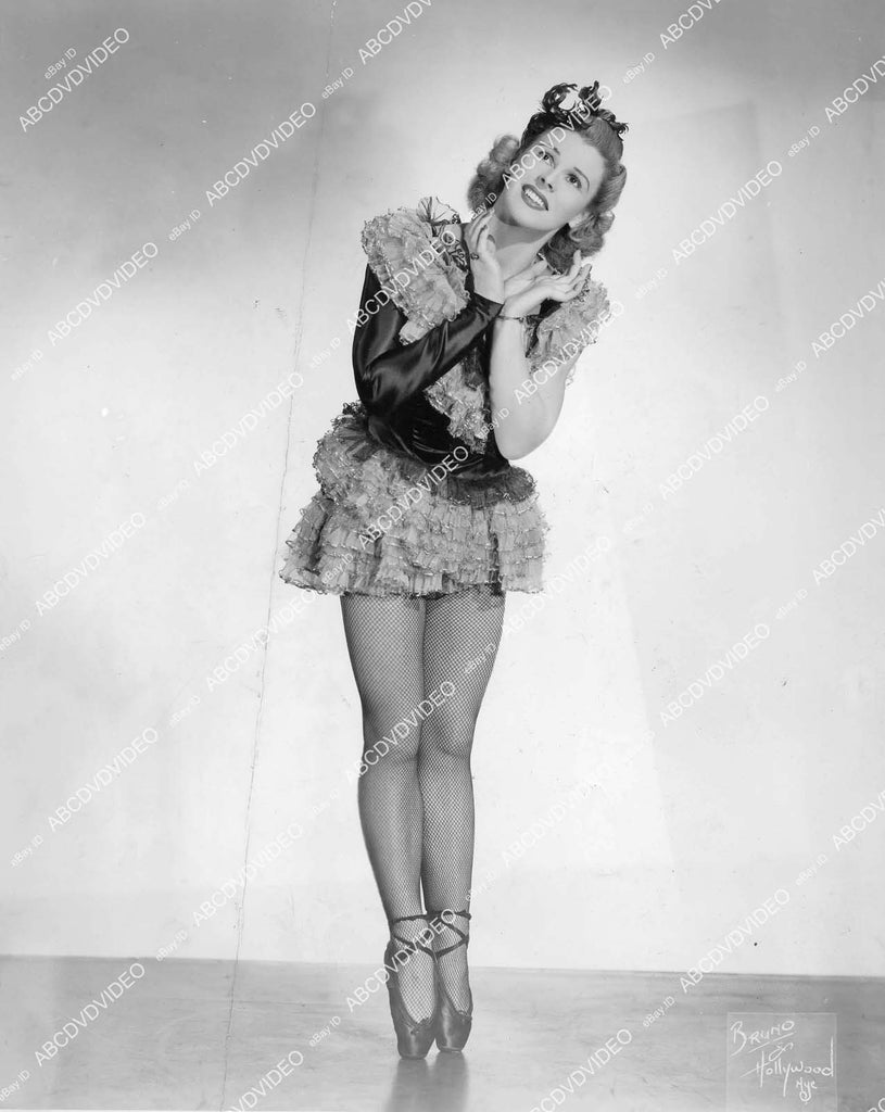 crp-00413 1944 dance ballet Gloria Gilbert can whirl 400 turns per min ...