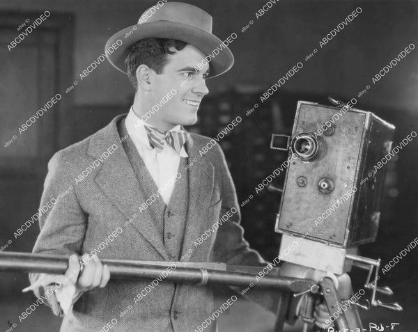 crp-04567 1928 Nick Stuart sets up newsreel camera silent film News Pa ...