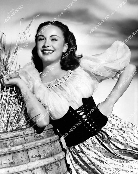 crp-05316 1944 UCLA cutie Jean Sullivan gets Warner Bros studios contr ...